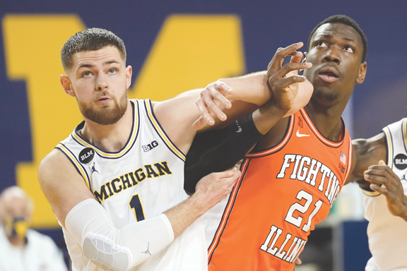 Payton Sandfort gets hot late to lead Iowa men’s basketball team past ...